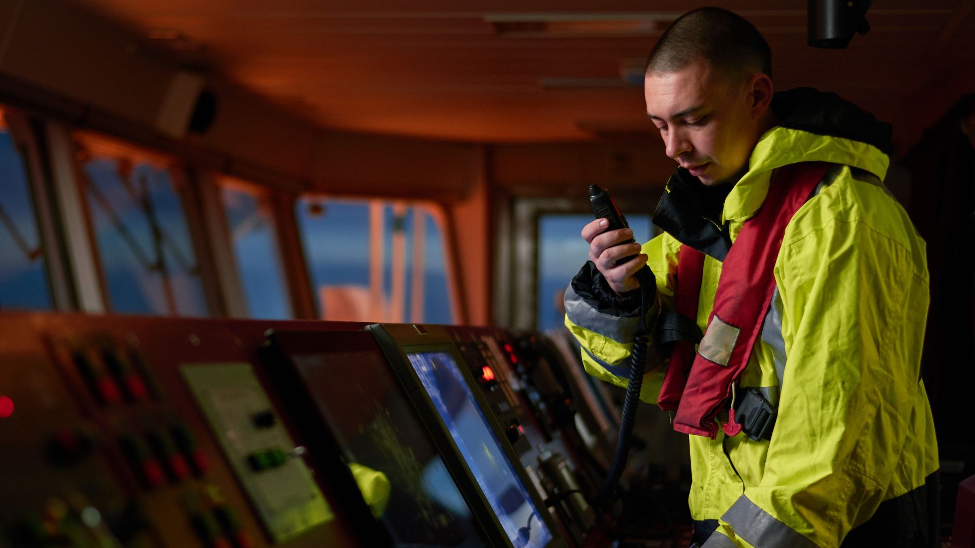 8 Steps to Install A UHF/VHF Radio System for Maritime Vessels